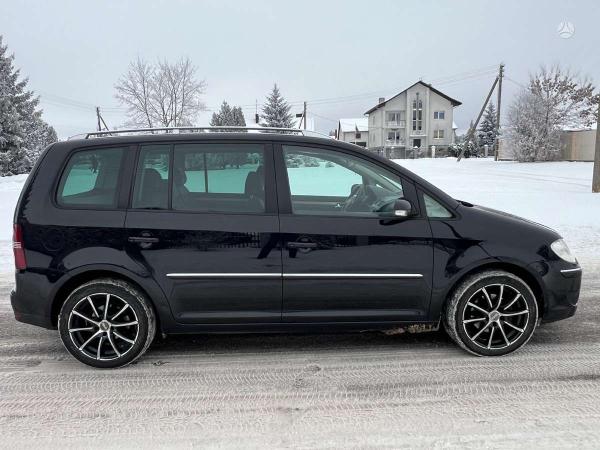 Melns Volkswagen Touran 2007 Kėdainiai, ar dzinēja tilpumu 1.97 L un nobraukumu 263 tūkst. km par 3999 €, foto 6 vietnē AUTOMOTO.COM.LV