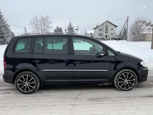 Black Volkswagen Touran 2007 in Kedainiai, with an engine capacity of 1.97 L and mileage of 263 thousand km for 3999 €, photo 6 on AUTOMOTO.COM.LV