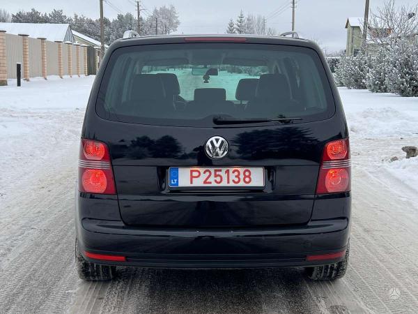 Melns Volkswagen Touran 2007 Kėdainiai, ar dzinēja tilpumu 1.97 L un nobraukumu 263 tūkst. km par 3999 €, foto 9 vietnē AUTOMOTO.COM.LV