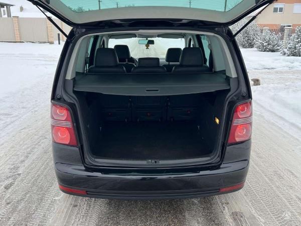 Black Volkswagen Touran 2007 in Kedainiai, with an engine capacity of 1.97 L and mileage of 263 thousand km for 3999 €, photo 11 on AUTOMOTO.COM.LV