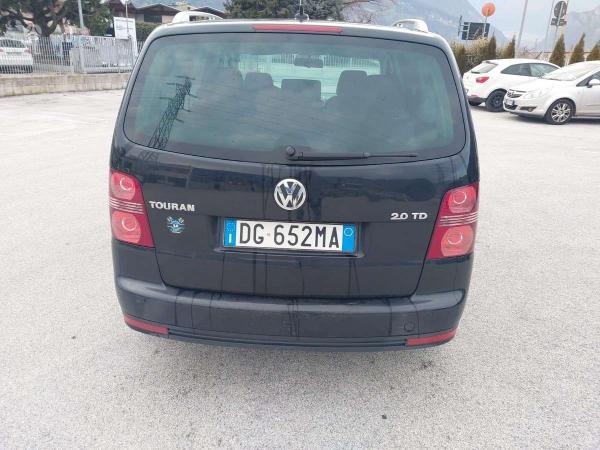 Melns Volkswagen Touran 2007 Kauņa, ar dzinēja tilpumu 2.00 L un nobraukumu 350 tūkst. km par 2600 €, foto 3 vietnē AUTOMOTO.COM.LV
