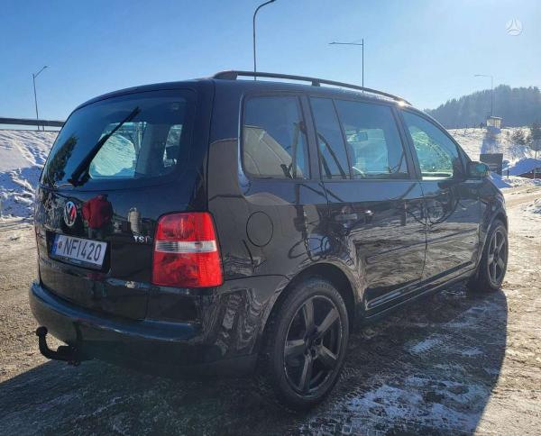 Black Volkswagen Touran 2007 in Vilnius, with an engine capacity of 1.39 L and mileage of 275 thousand km for 1950 €, photo 3 on AUTOMOTO.COM.LV
