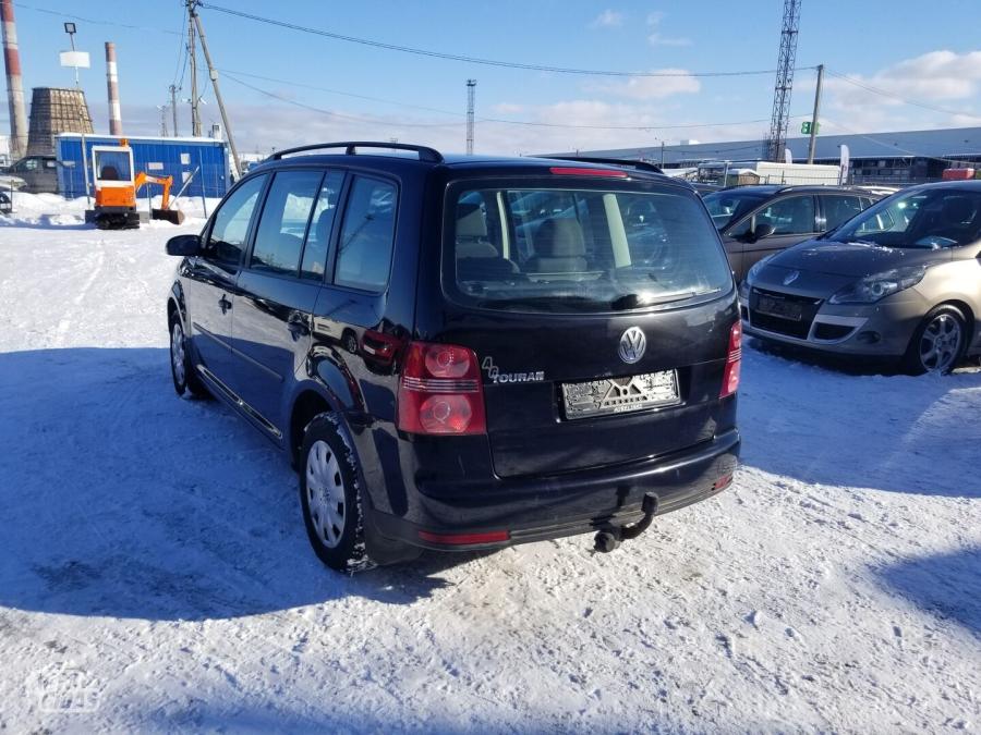 Melns Volkswagen Touran 2007 Kauņa, ar dzinēja tilpumu 1.90 L un nobraukumu 266 tūkst. km par 2550 €, foto 8 vietnē AUTOMOTO.COM.LV