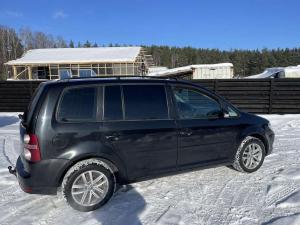 Melns Volkswagen Touran 2007 Molėtai, ar dzinēja tilpumu 1.90 L un nobraukumu 300 tūkst. km par 2400 €, foto 2 vietnē AUTOMOTO.COM.LV