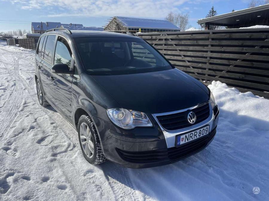 Melns Volkswagen Touran 2007 Molėtai, ar dzinēja tilpumu 1.90 L un nobraukumu 300 tūkst. km par 2400 €, foto 14 vietnē AUTOMOTO.COM.LV
