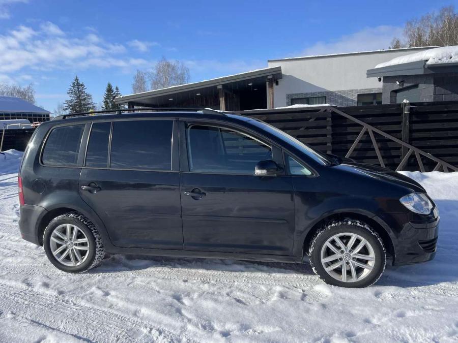 Melns Volkswagen Touran 2007 Molėtai, ar dzinēja tilpumu 1.90 L un nobraukumu 300 tūkst. km par 2400 €, foto 15 vietnē AUTOMOTO.COM.LV