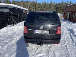 Melns Volkswagen Touran 2007 Molėtai, ar dzinēja tilpumu 1.90 L un nobraukumu 300 tūkst. km par 2400 €, foto 16 vietnē AUTOMOTO.COM.LV
