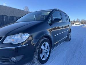 Black Volkswagen Touran 2007 in Kedainiai, with an engine capacity of 1.97 L and mileage of 323 thousand km for 3650 €, photo 2 on AUTOMOTO.COM.LV
