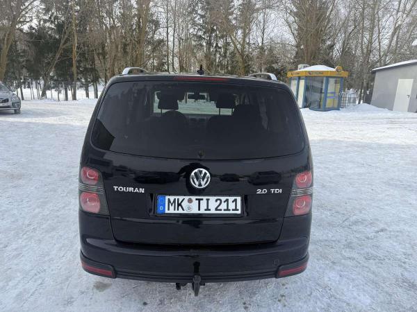 Melns Volkswagen Touran 2007 Marijampole, ar dzinēja tilpumu 1.97 L un nobraukumu 280 tūkst. km par 3500 €, foto 4 vietnē AUTOMOTO.COM.LV