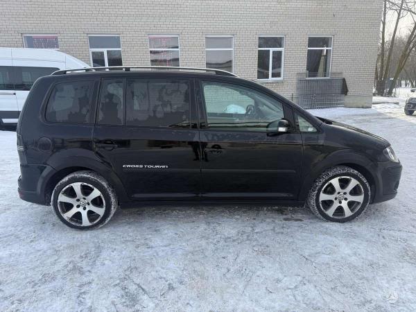 Melns Volkswagen Touran 2007 Marijampole, ar dzinēja tilpumu 1.97 L un nobraukumu 280 tūkst. km par 3500 €, foto 6 vietnē AUTOMOTO.COM.LV