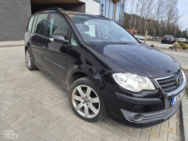Black Volkswagen Touran 2007 in Vilnius, with an engine capacity of 1.90 L and mileage of 258 thousand km for 950 €, photo 1 on AUTOMOTO.COM.LV