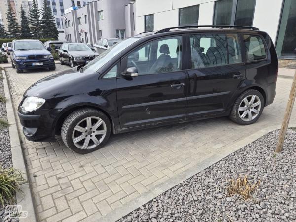 Black Volkswagen Touran 2007 in Vilnius, with an engine capacity of 1.90 L and mileage of 258 thousand km for 950 €, photo 2 on AUTOMOTO.COM.LV
