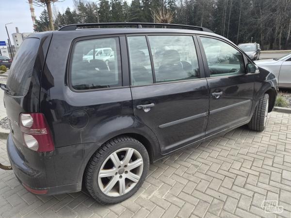 Black Volkswagen Touran 2007 in Vilnius, with an engine capacity of 1.90 L and mileage of 258 thousand km for 950 €, photo 4 on AUTOMOTO.COM.LV