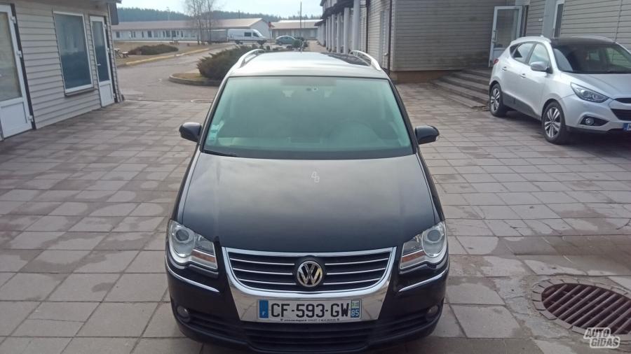 Black Volkswagen Touran 2007 in Vilnius, with an engine capacity of 2.00 L and mileage of 251 thousand km for 4550 €, photo 1 on AUTOMOTO.COM.LV