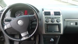 Black Volkswagen Touran 2007 in Vilnius, with an engine capacity of 2.00 L and mileage of 251 thousand km for 4550 €, photo 8 on AUTOMOTO.COM.LV