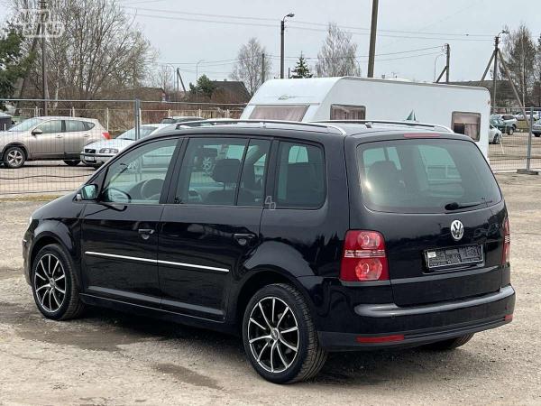 Melns Volkswagen Touran 2007 Kėdainiai, ar dzinēja tilpumu 2.00 L un nobraukumu 263 tūkst. km par 3899 €, foto 3 vietnē AUTOMOTO.COM.LV