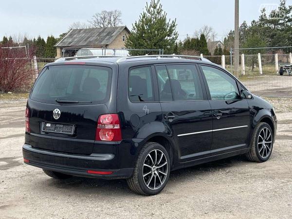Melns Volkswagen Touran 2007 Kėdainiai, ar dzinēja tilpumu 2.00 L un nobraukumu 263 tūkst. km par 3899 €, foto 4 vietnē AUTOMOTO.COM.LV