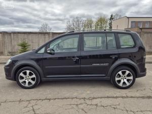 Black Volkswagen Touran 2007 in Mazeikiai, with an engine capacity of 2.00 L and mileage of 293 thousand km for 4200 €, photo 3 on AUTOMOTO.COM.LV