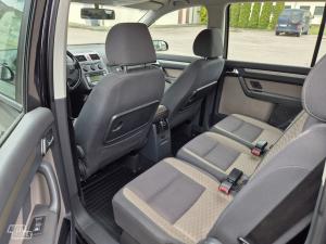 Black Volkswagen Touran 2007 in Mazeikiai, with an engine capacity of 2.00 L and mileage of 293 thousand km for 4200 €, photo 9 on AUTOMOTO.COM.LV