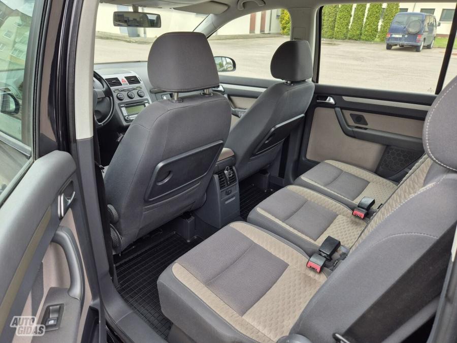 Black Volkswagen Touran 2007 in Mazeikiai, with an engine capacity of 2.00 L and mileage of 293 thousand km for 4200 €, photo 9 on AUTOMOTO.COM.LV