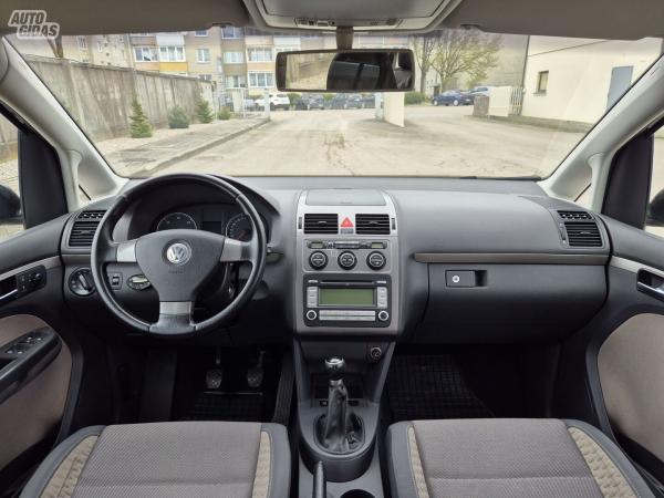 Black Volkswagen Touran 2007 in Mazeikiai, with an engine capacity of 2.00 L and mileage of 293 thousand km for 4200 €, photo 9 on AUTOMOTO.COM.LV