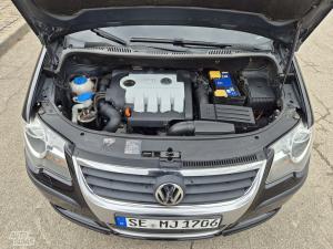 Black Volkswagen Touran 2007 in Mazeikiai, with an engine capacity of 2.00 L and mileage of 293 thousand km for 4200 €, photo 13 on AUTOMOTO.COM.LV