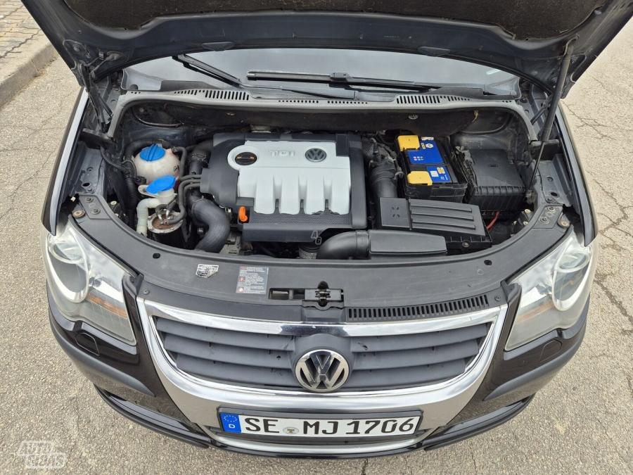Black Volkswagen Touran 2007 in Mazeikiai, with an engine capacity of 2.00 L and mileage of 293 thousand km for 4200 €, photo 13 on AUTOMOTO.COM.LV