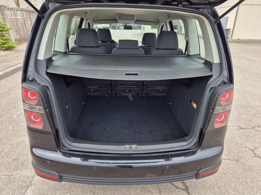 Black Volkswagen Touran 2007 in Mazeikiai, with an engine capacity of 2.00 L and mileage of 293 thousand km for 4200 €, photo 14 on AUTOMOTO.COM.LV