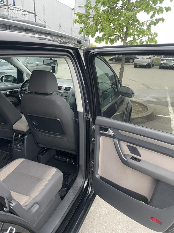 Black Volkswagen Touran 2007 in Siauliai, with an engine capacity of 1.40 L and mileage of 248 thousand km for 1350 €, photo 3 on AUTOMOTO.COM.LV