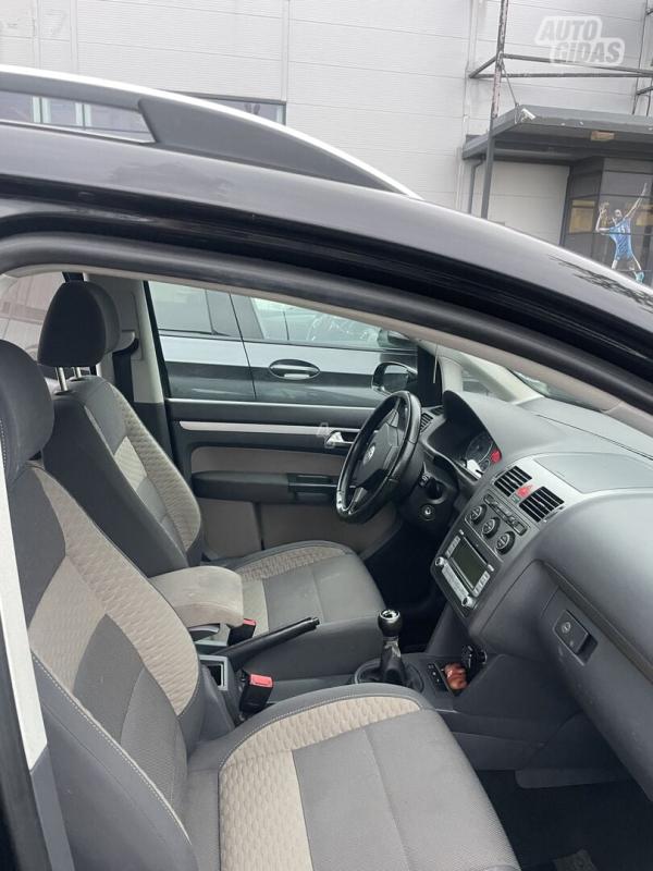 Black Volkswagen Touran 2007 in Siauliai, with an engine capacity of 1.40 L and mileage of 248 thousand km for 1350 €, photo 4 on AUTOMOTO.COM.LV