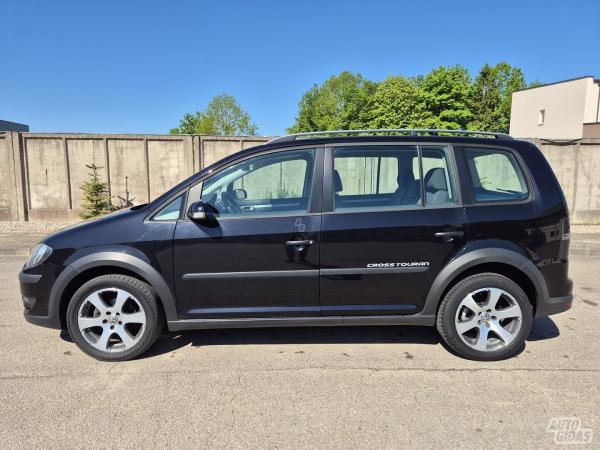 Black Volkswagen Touran 2007 in Mazeikiai, with an engine capacity of 2.00 L and mileage of 293 thousand km for 4200 €, photo 2 on AUTOMOTO.COM.LV