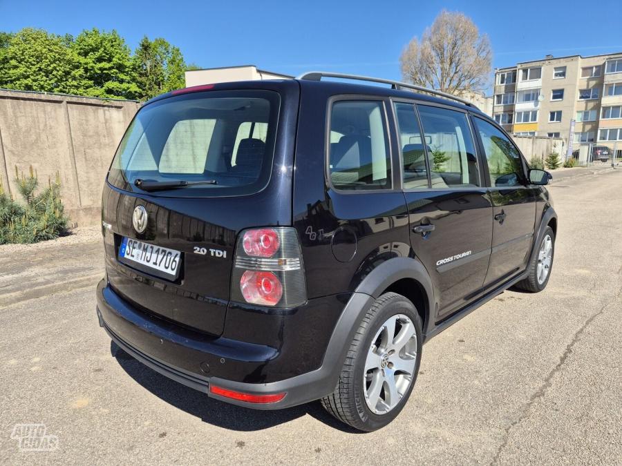 Melns Volkswagen Touran 2007 Mažeikiai, ar dzinēja tilpumu 2.00 L un nobraukumu 293 tūkst. km par 4200 €, foto 5 vietnē AUTOMOTO.COM.LV