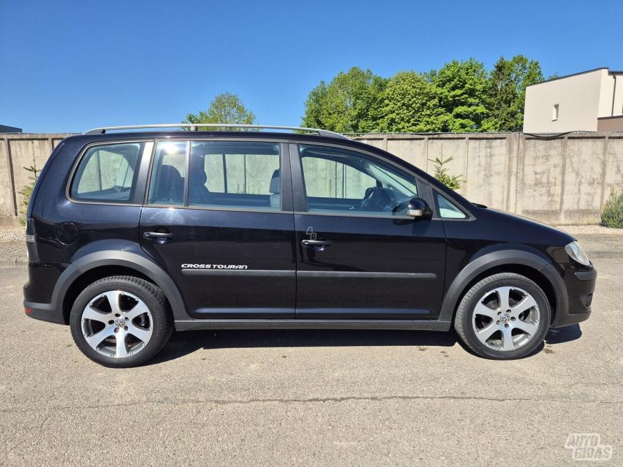 Melns Volkswagen Touran 2007 Mažeikiai, ar dzinēja tilpumu 2.00 L un nobraukumu 293 tūkst. km par 4200 €, foto 6 vietnē AUTOMOTO.COM.LV