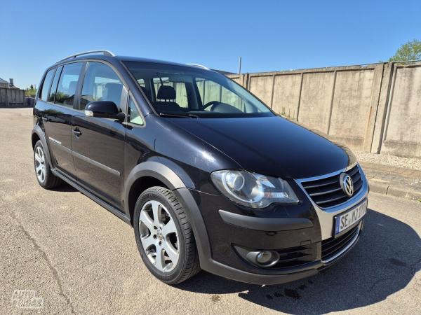 Black Volkswagen Touran 2007 in Mazeikiai, with an engine capacity of 2.00 L and mileage of 293 thousand km for 4200 €, photo 6 on AUTOMOTO.COM.LV