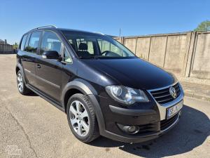 Melns Volkswagen Touran 2007 Mažeikiai, ar dzinēja tilpumu 2.00 L un nobraukumu 293 tūkst. km par 4200 €, foto 7 vietnē AUTOMOTO.COM.LV