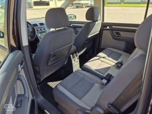 Melns Volkswagen Touran 2007 Mažeikiai, ar dzinēja tilpumu 2.00 L un nobraukumu 293 tūkst. km par 4200 €, foto 9 vietnē AUTOMOTO.COM.LV