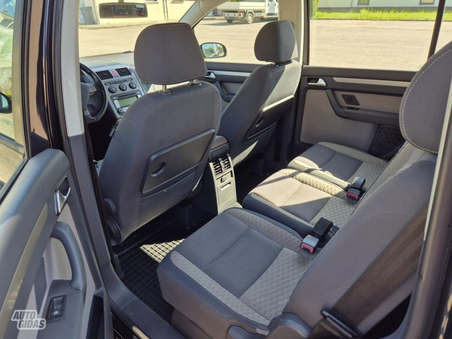 Melns Volkswagen Touran 2007 Mažeikiai, ar dzinēja tilpumu 2.00 L un nobraukumu 293 tūkst. km par 4200 €, foto 9 vietnē AUTOMOTO.COM.LV