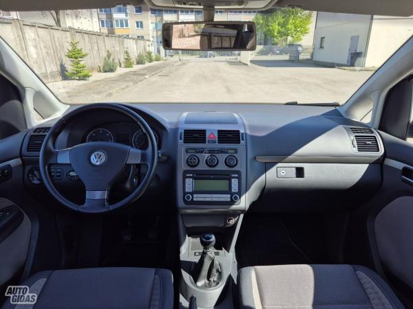 Black Volkswagen Touran 2007 in Mazeikiai, with an engine capacity of 2.00 L and mileage of 293 thousand km for 4200 €, photo 9 on AUTOMOTO.COM.LV