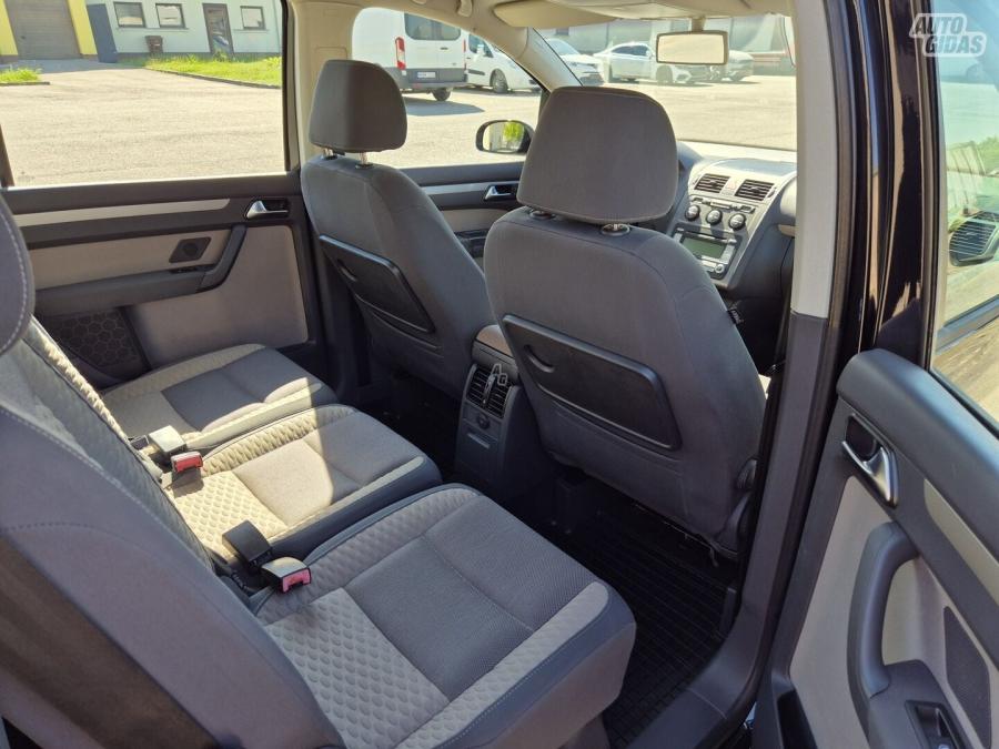 Melns Volkswagen Touran 2007 Mažeikiai, ar dzinēja tilpumu 2.00 L un nobraukumu 293 tūkst. km par 4200 €, foto 11 vietnē AUTOMOTO.COM.LV