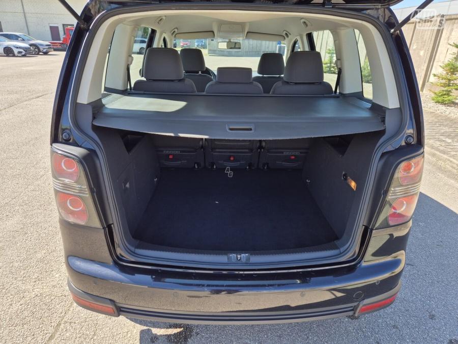Melns Volkswagen Touran 2007 Mažeikiai, ar dzinēja tilpumu 2.00 L un nobraukumu 293 tūkst. km par 4200 €, foto 14 vietnē AUTOMOTO.COM.LV