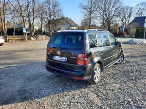 Black Volkswagen Touran 2007 in Kretinga, with an engine capacity of 2.00 L and mileage of 243 thousand km for 2400 €, photo 4 on AUTOMOTO.COM.LV