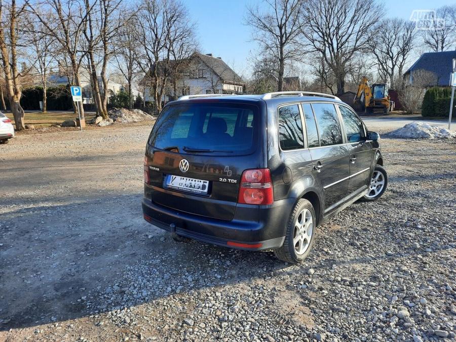 Black Volkswagen Touran 2007 in Kretinga, with an engine capacity of 2.00 L and mileage of 243 thousand km for 2400 €, photo 4 on AUTOMOTO.COM.LV