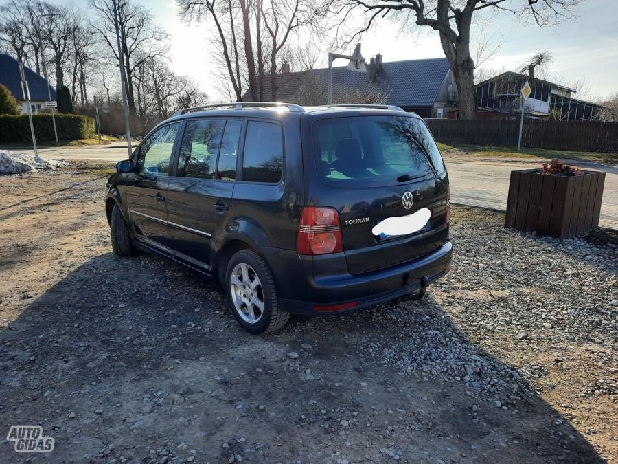 Black Volkswagen Touran 2007 in Kretinga, with an engine capacity of 2.00 L and mileage of 243 thousand km for 2400 €, photo 5 on AUTOMOTO.COM.LV