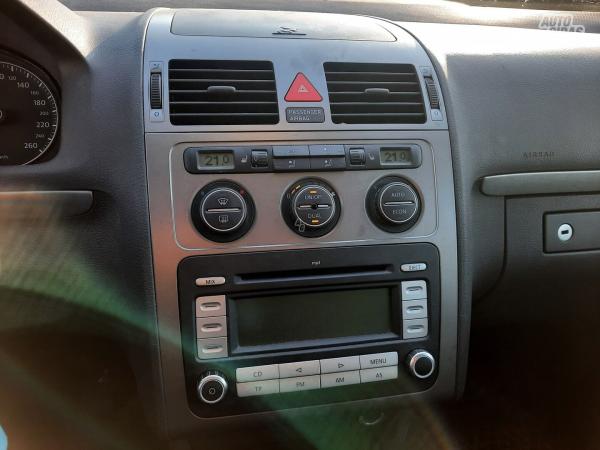 Melns Volkswagen Touran 2007 Kretinga, ar dzinēja tilpumu 2.00 L un nobraukumu 243 tūkst. km par 2400 €, foto 7 vietnē AUTOMOTO.COM.LV