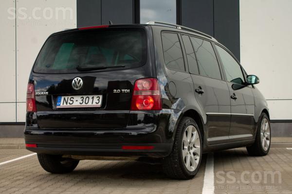 Melns Volkswagen Touran 2007 Jelgava, ar dzinēja tilpumu 2.00 L un nobraukumu 295 tūkst. km par 2650 €, foto 6 vietnē AUTOMOTO.COM.LV