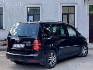 Melns Volkswagen Touran 2007 Rīga, ar dzinēja tilpumu 1.40 L un nobraukumu 242 tūkst. km par 4400 €, foto 5 vietnē AUTOMOTO.COM.LV