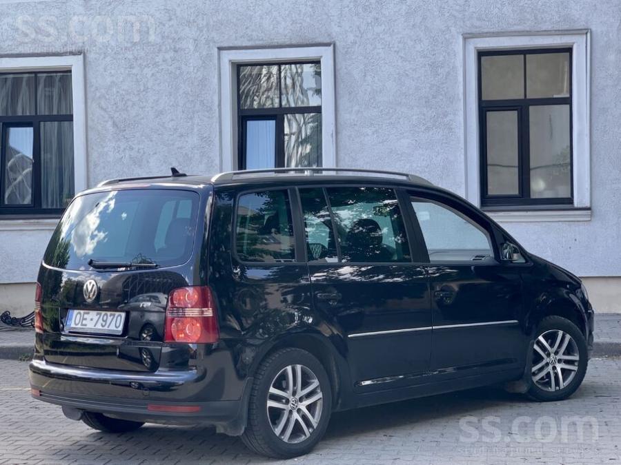 Melns Volkswagen Touran 2007 Rīga, ar dzinēja tilpumu 1.40 L un nobraukumu 242 tūkst. km par 4400 €, foto 7 vietnē AUTOMOTO.COM.LV