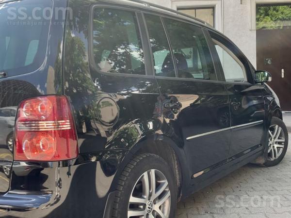 Melns Volkswagen Touran 2007 Rīga, ar dzinēja tilpumu 1.40 L un nobraukumu 242 tūkst. km par 4400 €, foto 7 vietnē AUTOMOTO.COM.LV