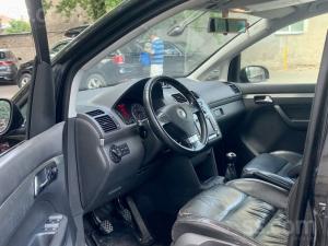 Melns Volkswagen Touran 2007 Rīga, ar dzinēja tilpumu 1.40 L un nobraukumu 242 tūkst. km par 4400 €, foto 18 vietnē AUTOMOTO.COM.LV