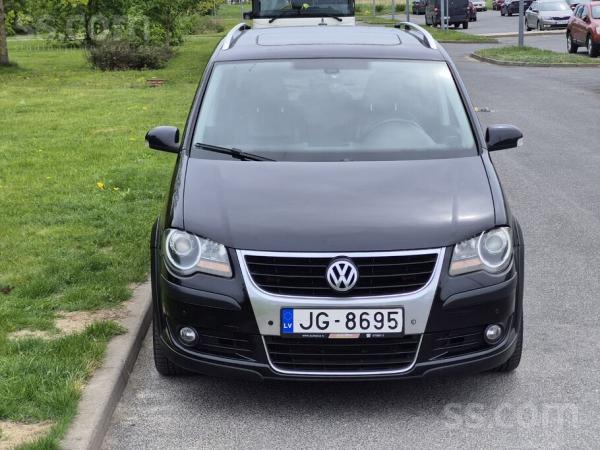 Black Volkswagen Touran 2007 in Riga, with an engine capacity of 2.00 L and mileage of 0 thousand km for 2690 €, photo 3 on AUTOMOTO.COM.LV